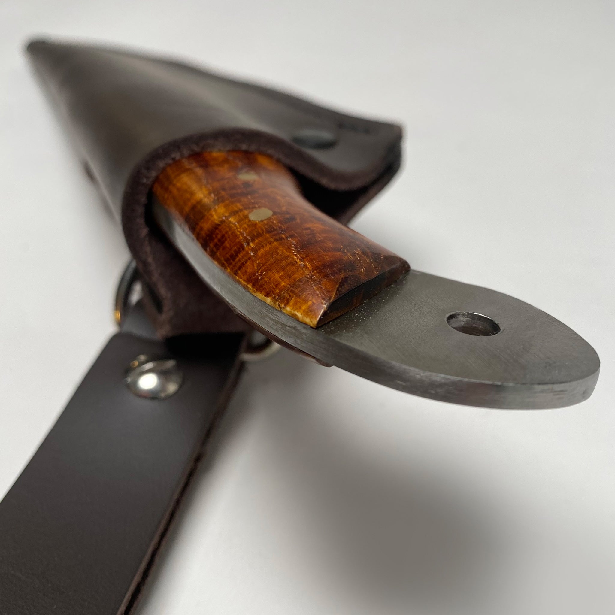White Skunk Camp Knife – Woody Brand Knives